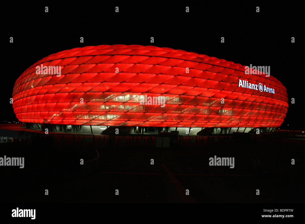Allianz arena at night with red light -Fotos und -Bildmaterial in hoher ...
