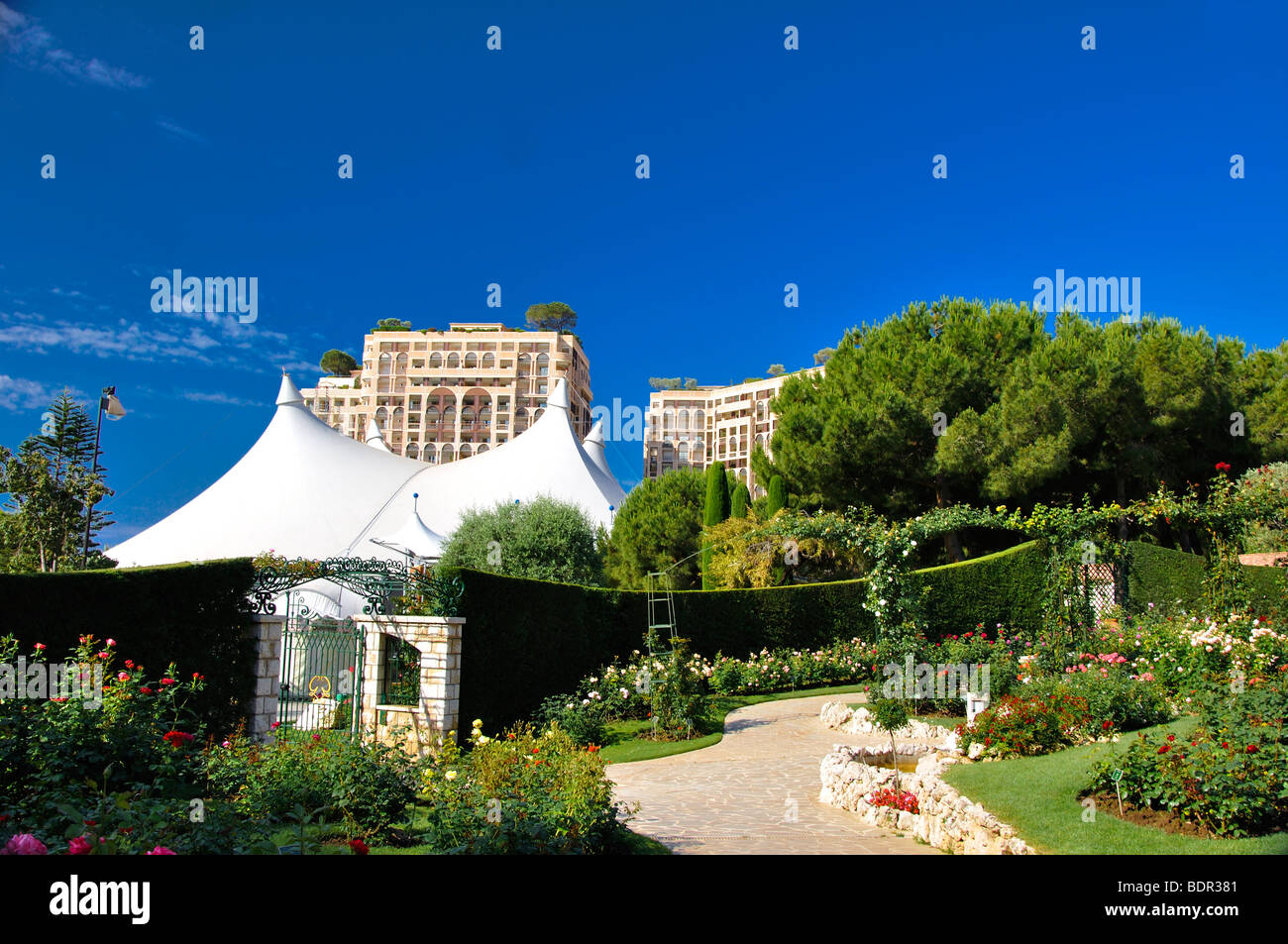Chapiteau fontvieille -Fotos und -Bildmaterial in hoher Auflösung – Alamy