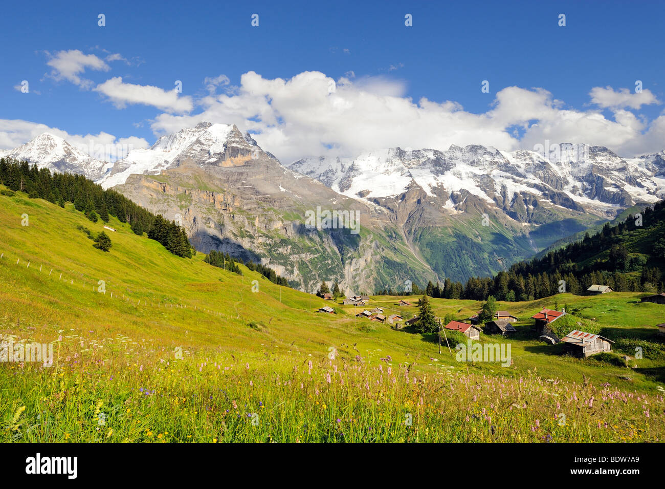 Schweizer alpen bergblick -Fotos und -Bildmaterial in hoher Auflösung ...