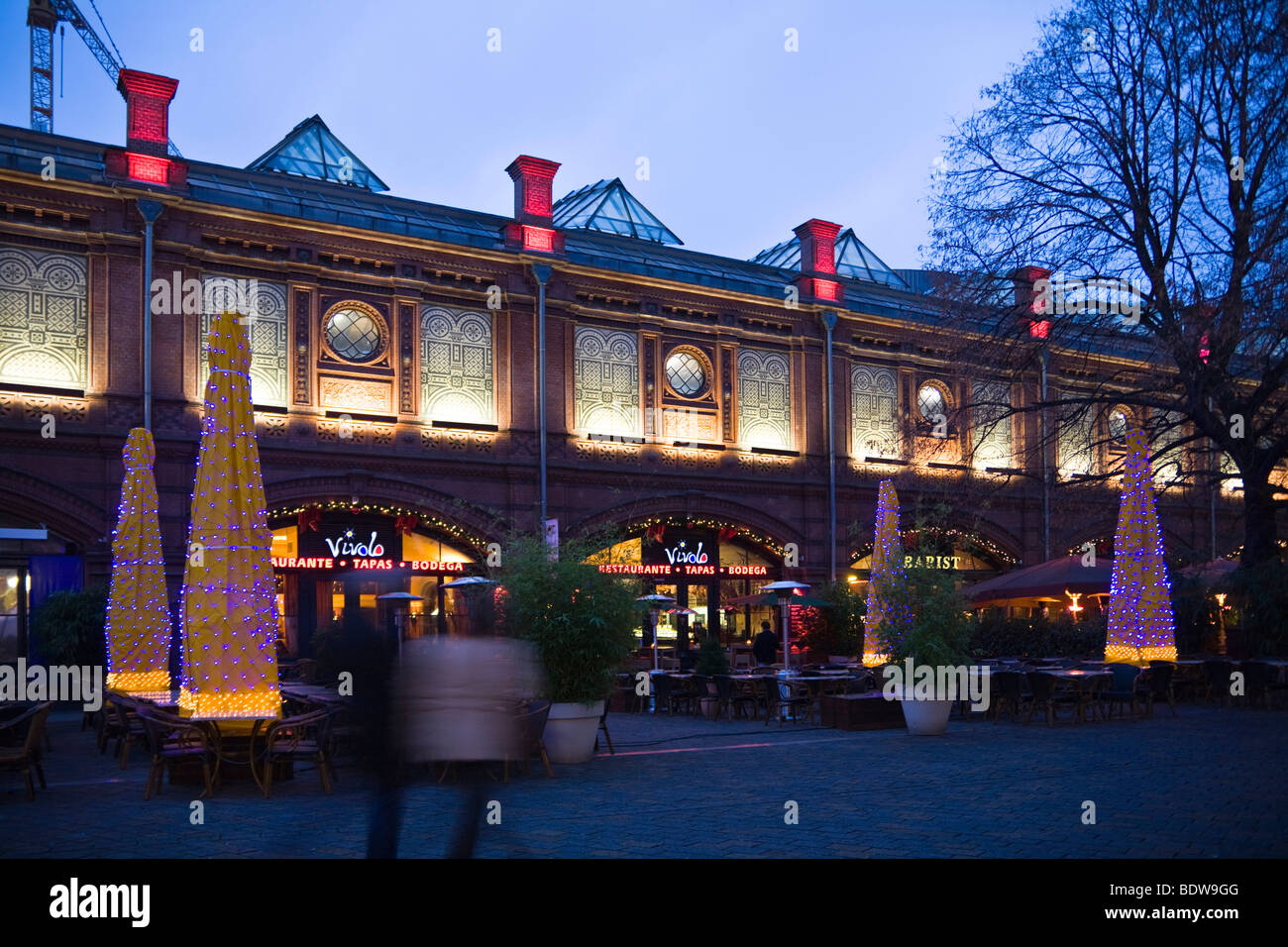 Hackescher markt night berlin germany -Fotos und -Bildmaterial in hoher ...