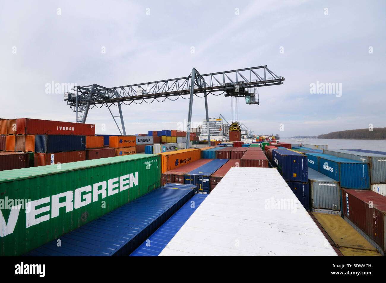 Laden von exportcontainern containebruecke -Fotos und -Bildmaterial in ...