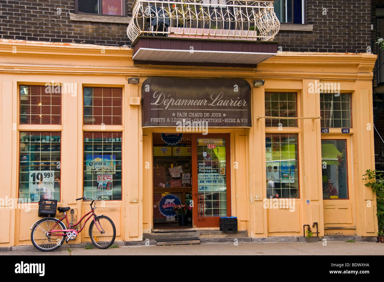 Quebec storefront -Fotos und -Bildmaterial in hoher Auflösung – Alamy