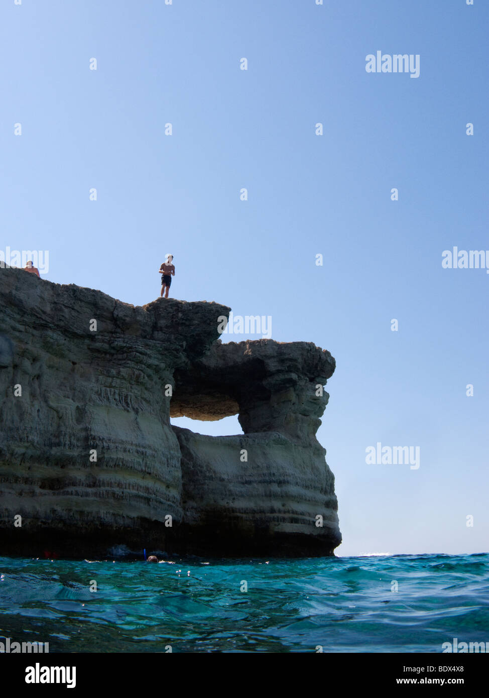Klippen springen im Cavo Greco (Cave Greco) zwischen Ayia Napa und Kap ...