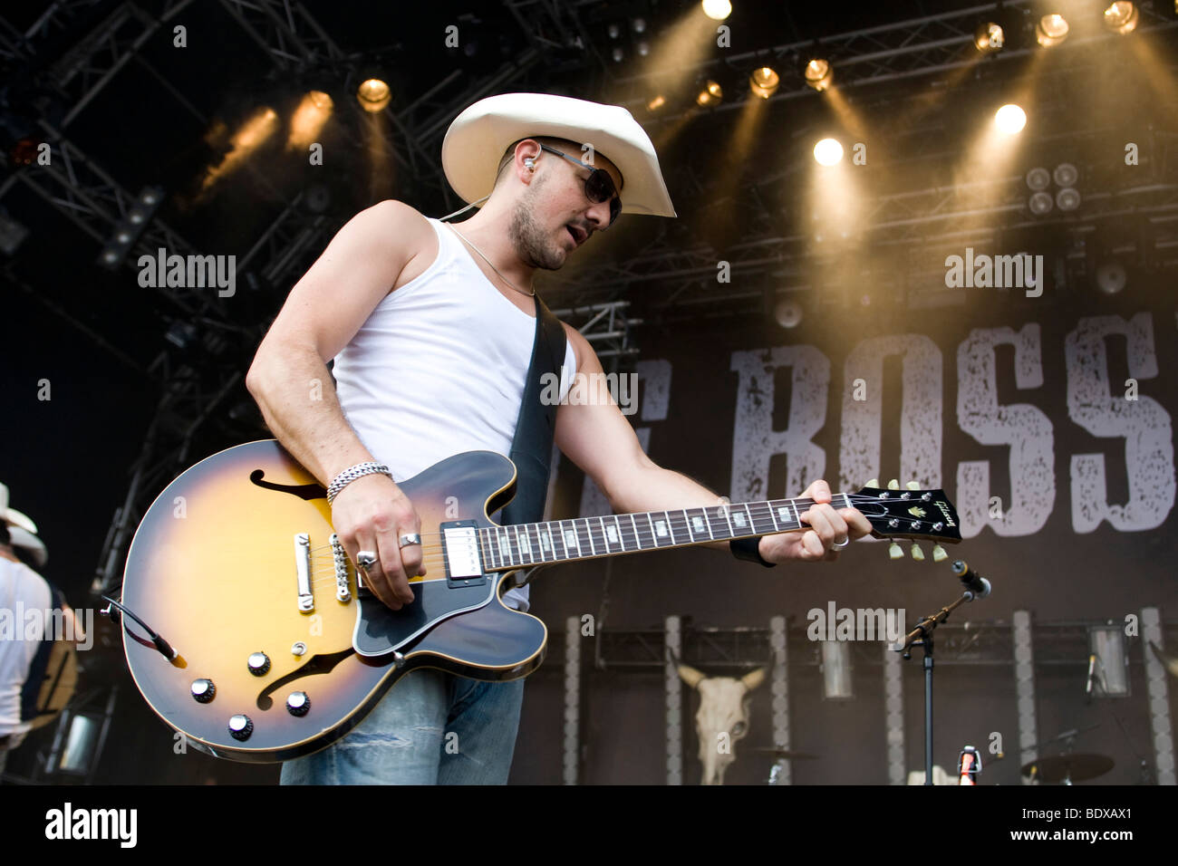 Die deutsche Band The BossHoss live beim Heitere Open Air Festival in ...