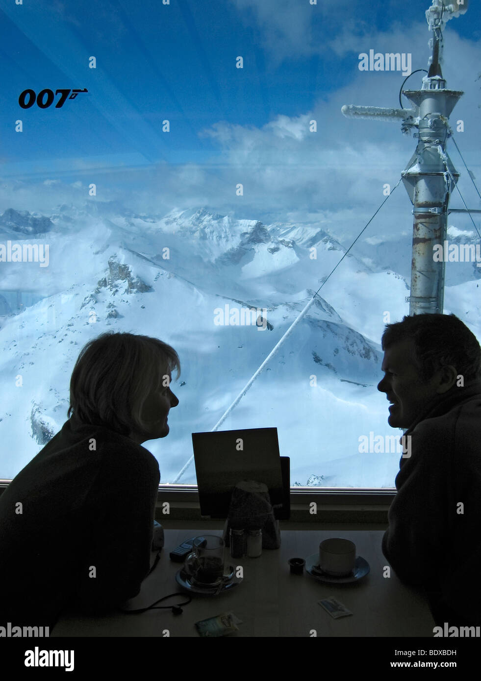 James bond -Fotos und -Bildmaterial in hoher Auflösung – Alamy