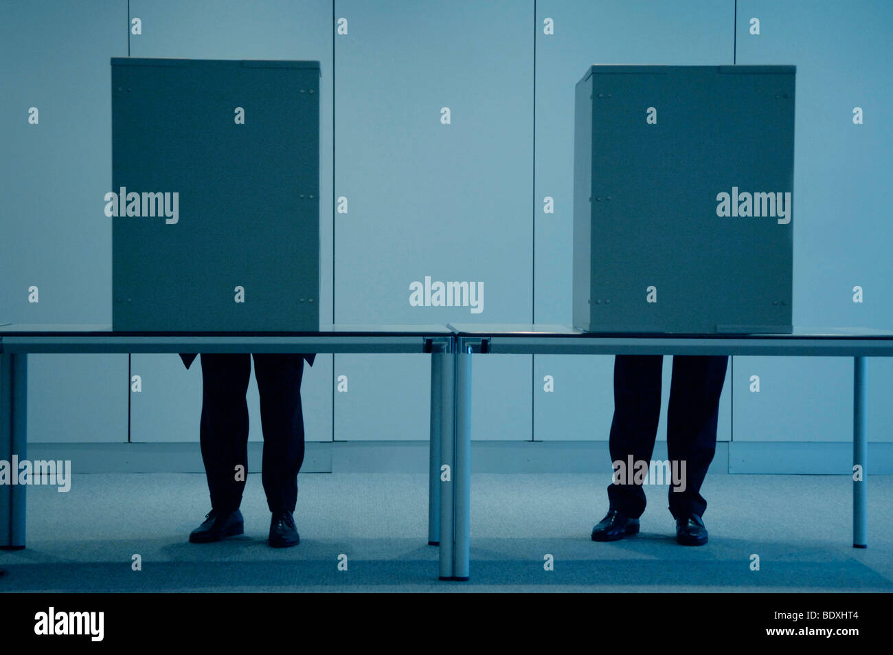 Mann wahlen -Fotos und -Bildmaterial in hoher Auflösung – Alamy