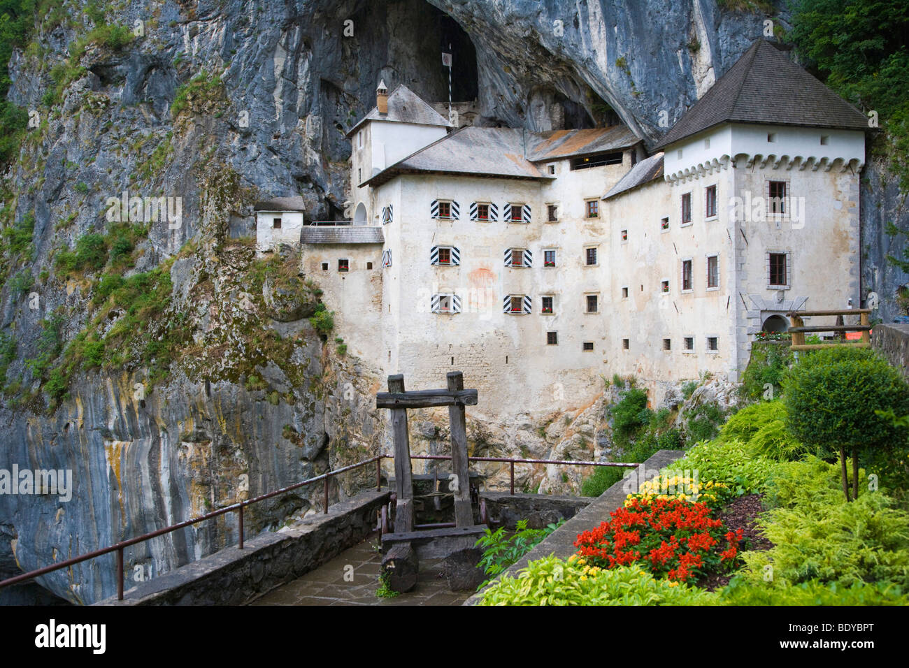 Castle Predjamski Grad Slovenia Stockfotos & Castle Predjamski Grad ...