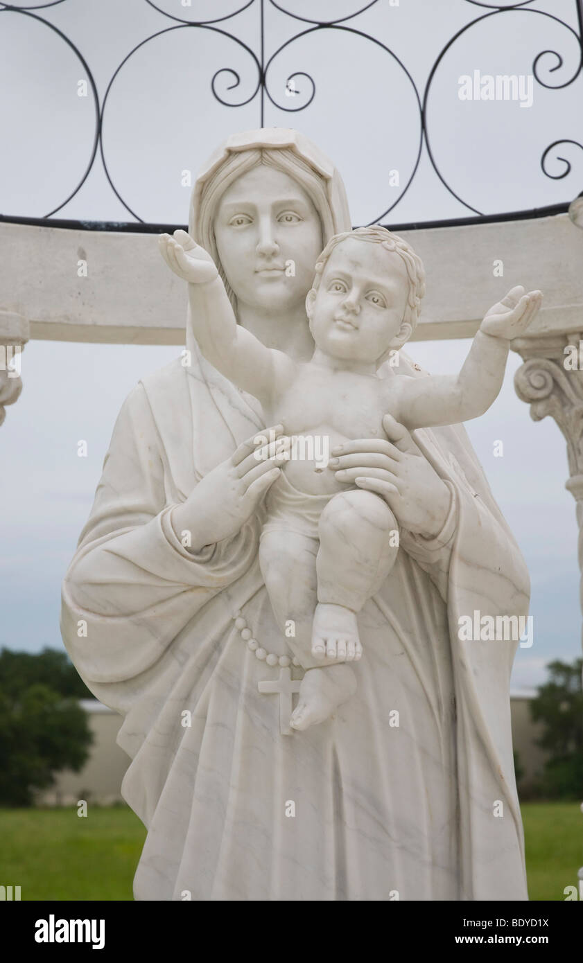 Virgin mary and jesus statue -Fotos und -Bildmaterial in hoher ...