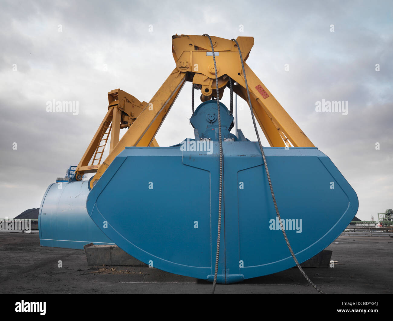 Kran-Greifer am Hafen Stockfoto, Bild: 25806274 - Alamy