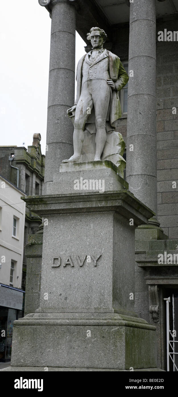Davy statue penzance -Fotos und -Bildmaterial in hoher Auflösung – Alamy