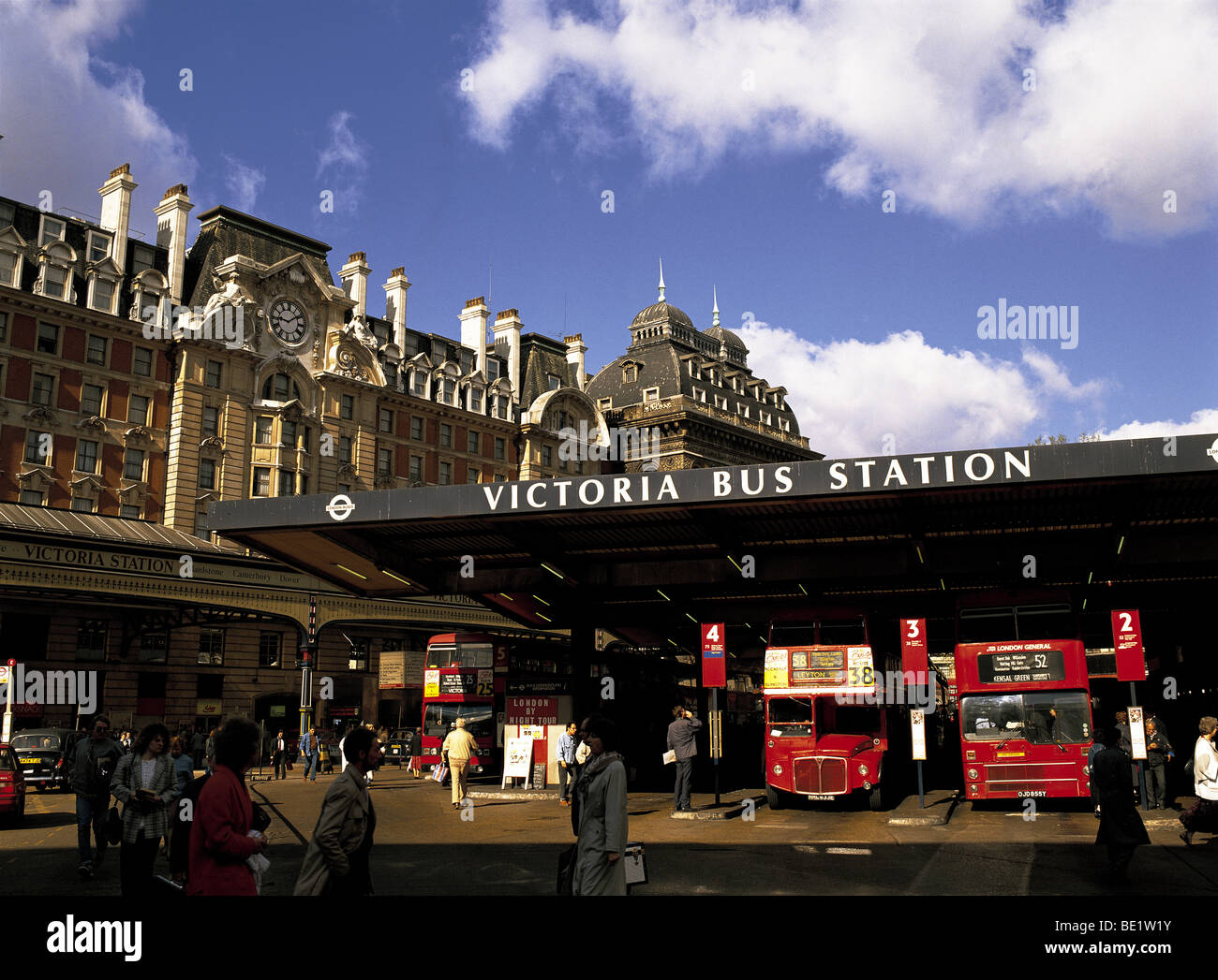 Victoria bus station london -Fotos und -Bildmaterial in hoher Auflösung ...