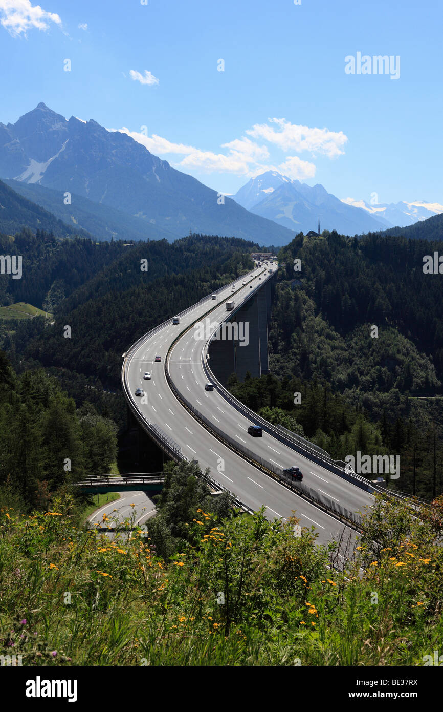 Autobahnen bauen -Fotos und -Bildmaterial in hoher Auflösung – Alamy