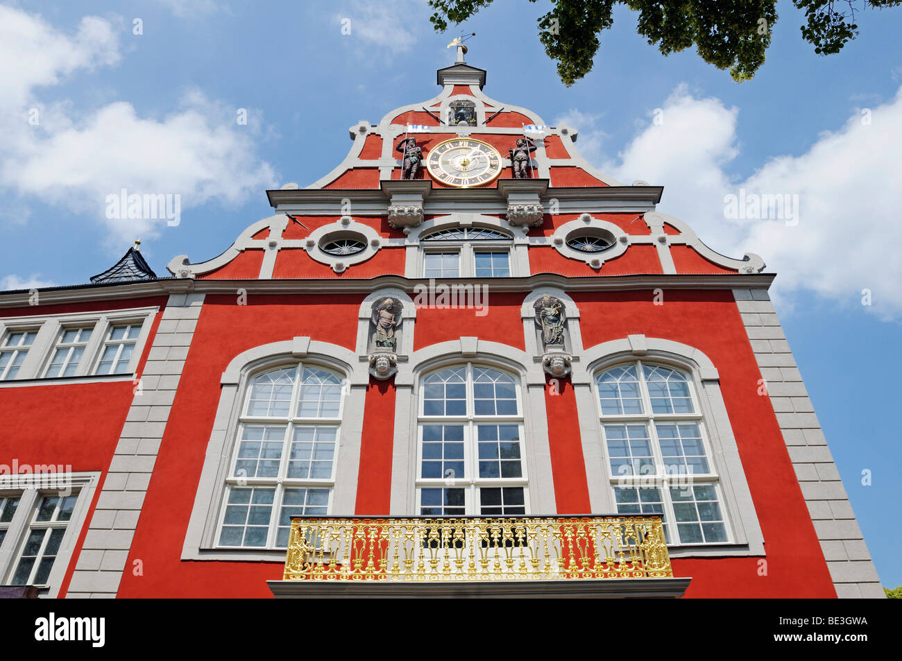 Giebel verziert -Fotos und -Bildmaterial in hoher Auflösung – Alamy