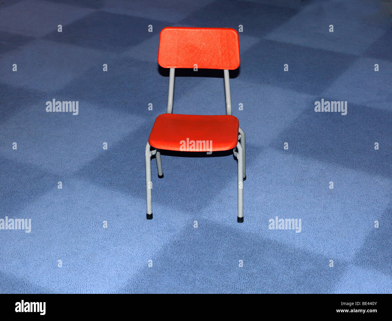School chair -Fotos und -Bildmaterial in hoher Auflösung – Alamy
