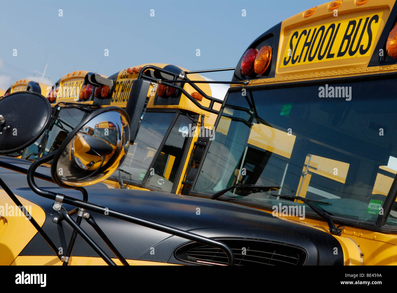 Nordamerikanische schulbusse -Fotos und -Bildmaterial in hoher ...