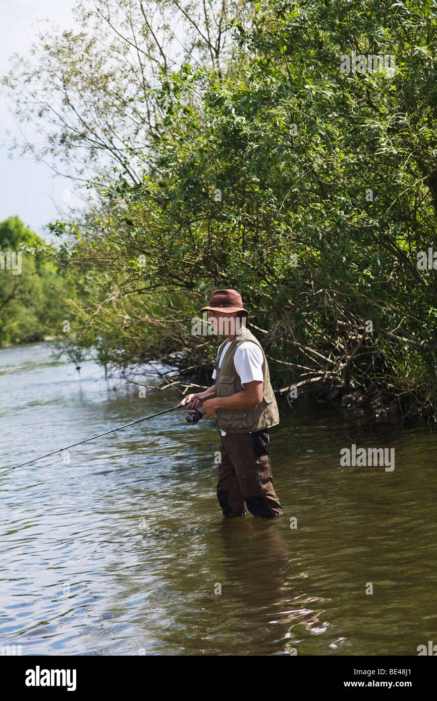 Angler in wasser -Fotos und -Bildmaterial in hoher Auflösung – Alamy