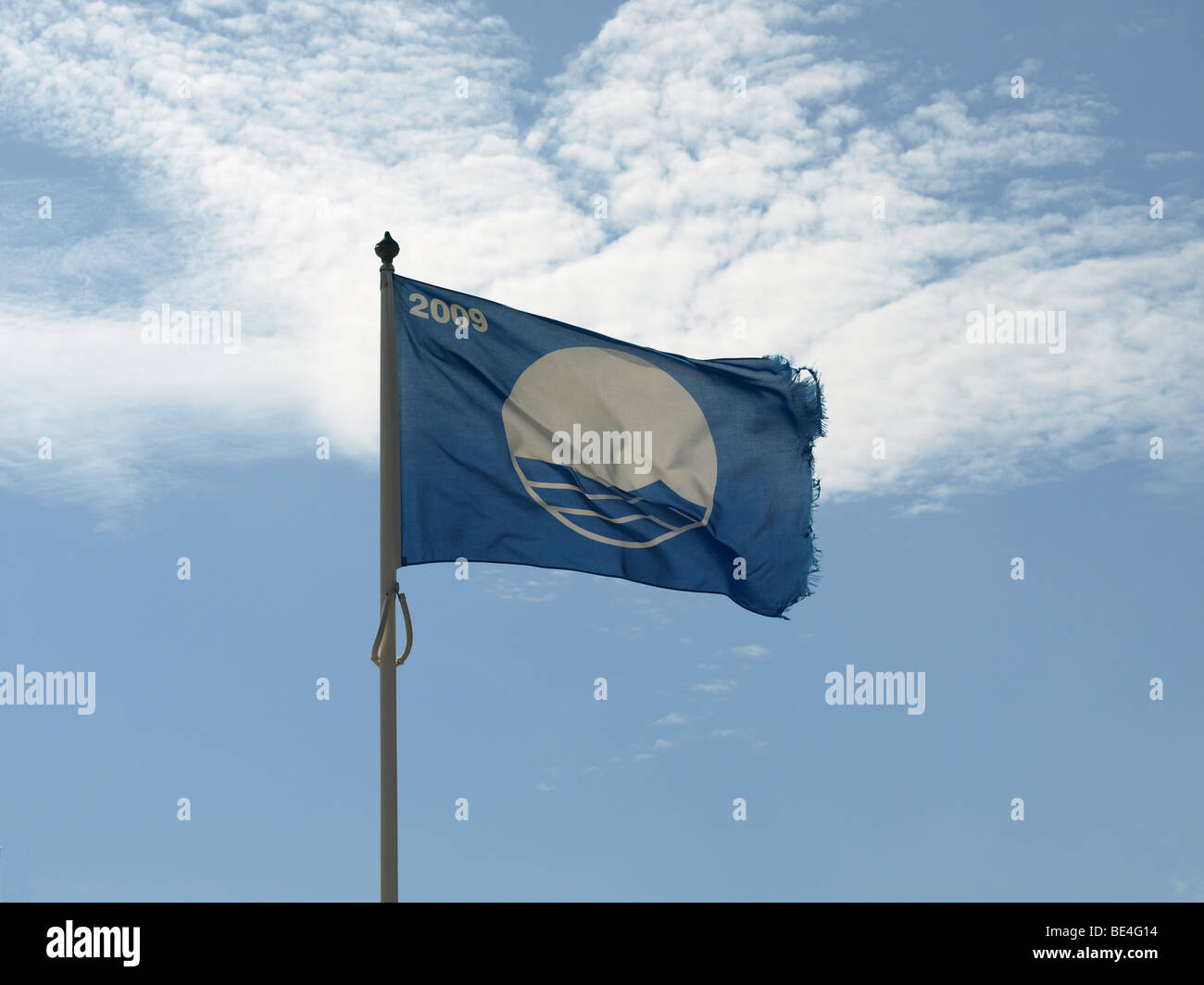 Blaue flagge und auszeichnung am meer -Fotos und -Bildmaterial in hoher Auflösung – Alamy