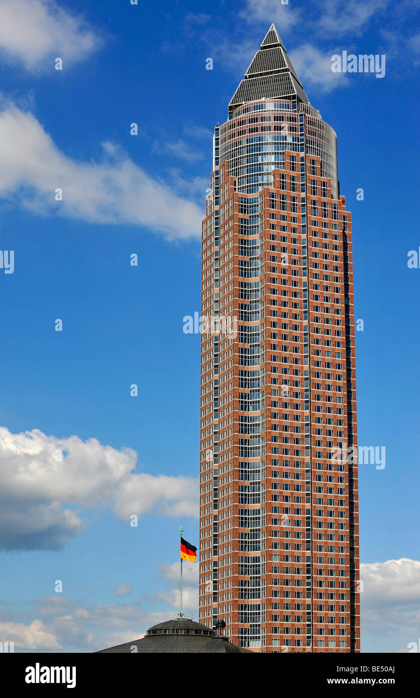 Messeturm und deutsche Flagge auf der Festhalle, Frankfurt Am Main ...
