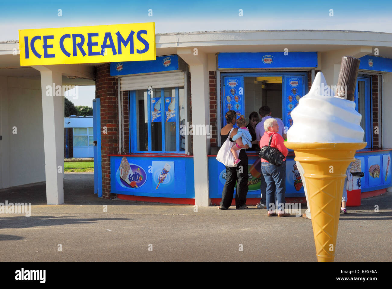 Ice cream kiosk -Fotos und -Bildmaterial in hoher Auflösung – Alamy