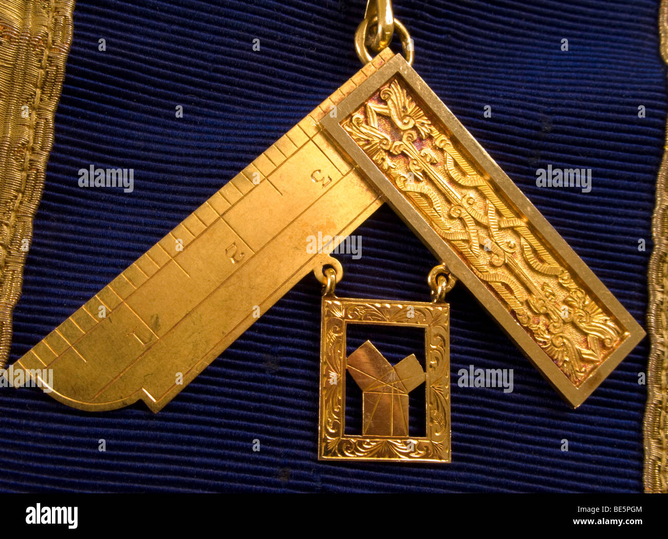Freimaurerloge medailleninsignienmauerwerk -Fotos und -Bildmaterial in ...
