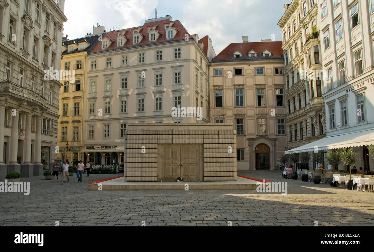 Das Holocaust-Mahnmal von Rachel Whiteread am Wiener Judenplatz Platz ...