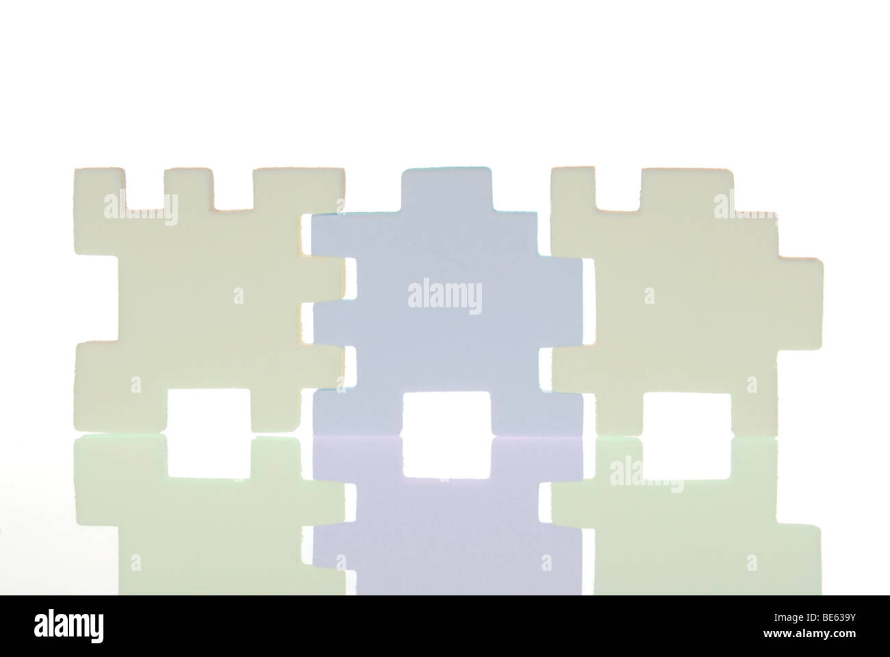 Three puzzle pieces fit together -Fotos und -Bildmaterial in hoher ...