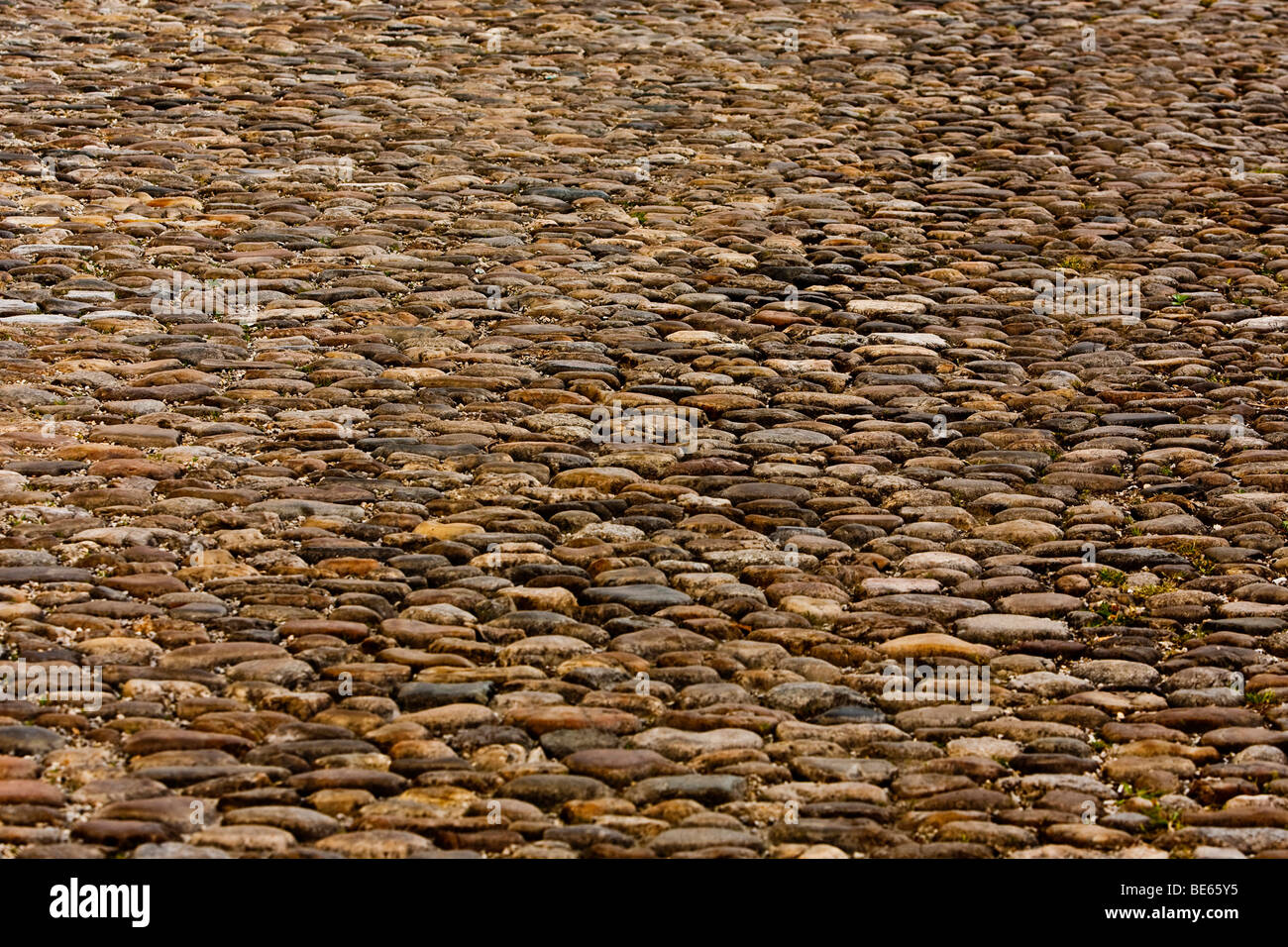 Gepflasterte gepflasterte straße -Fotos und -Bildmaterial in hoher ...