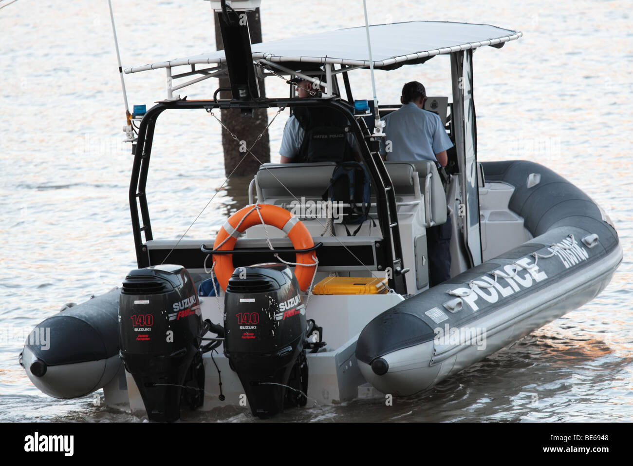 Police speed boat on river -Fotos und -Bildmaterial in hoher Auflösung ...