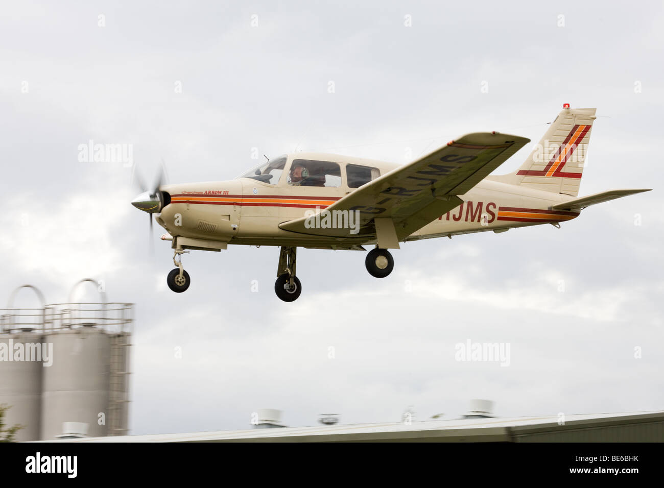 Piper pa 28r 201 pfeil iii -Fotos und -Bildmaterial in hoher Auflösung ...