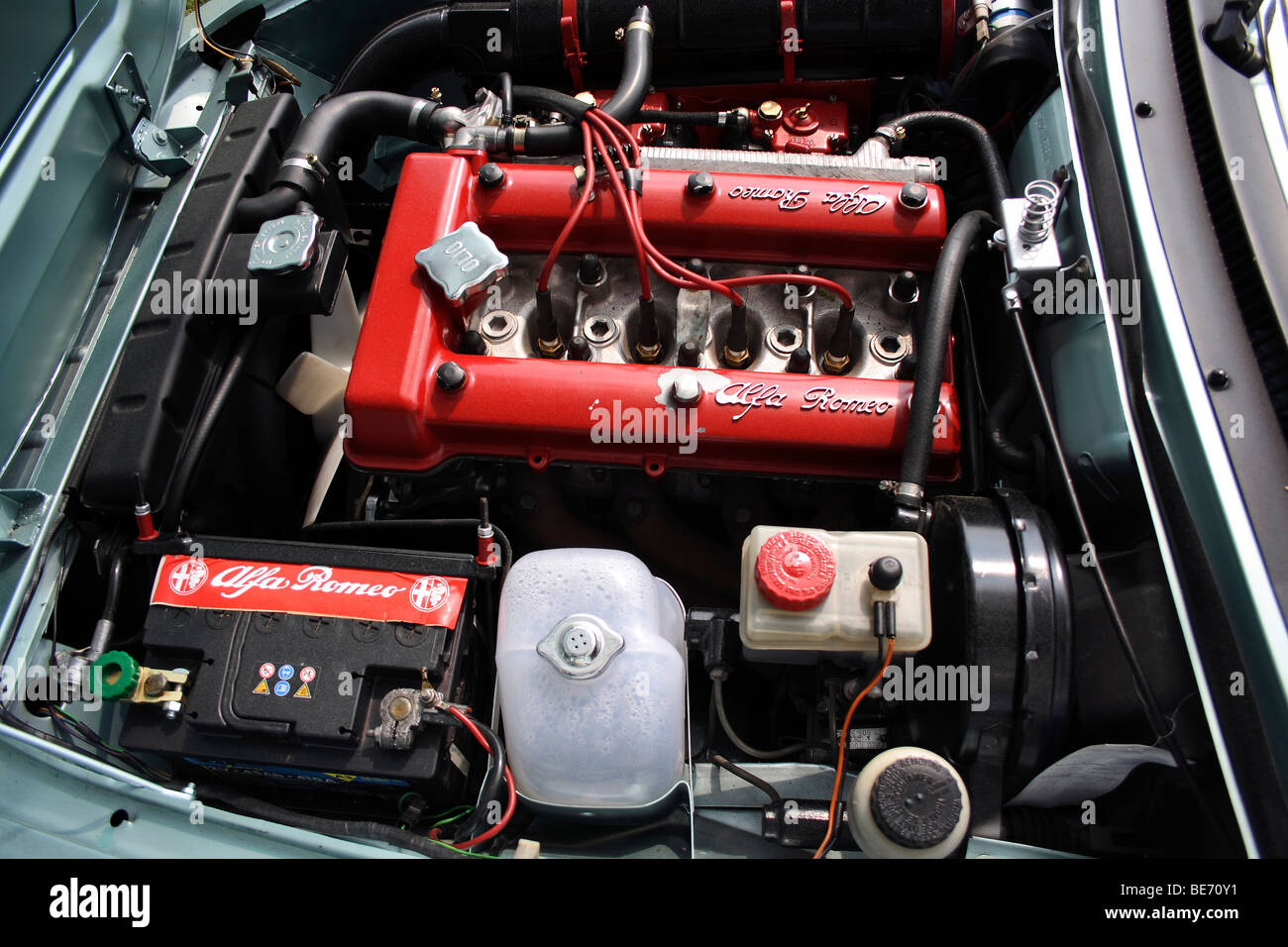 Engine compartment alfa romeo -Fotos und -Bildmaterial in hoher ...