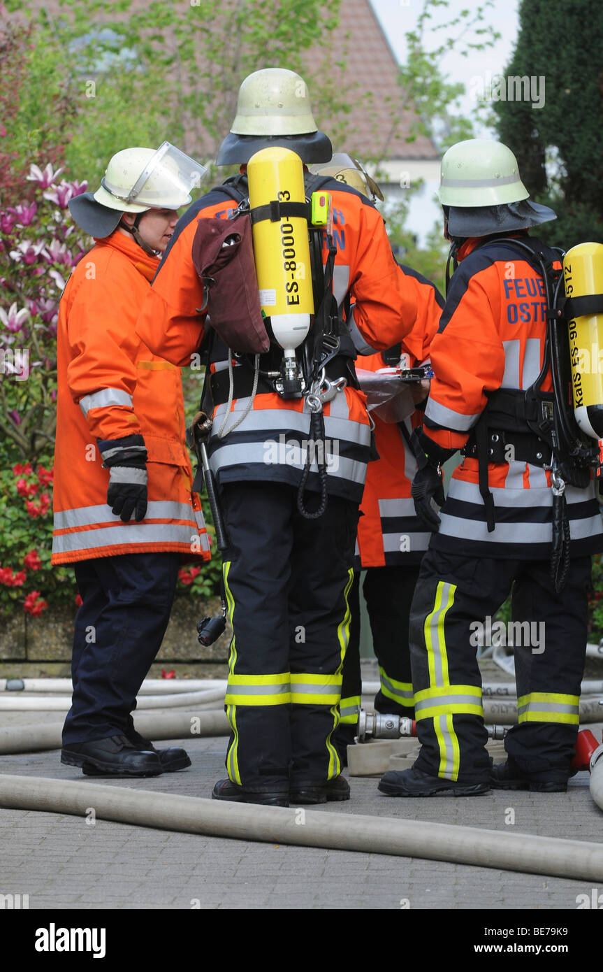 Feuerwehrmann Hut Stockfotos und -bilder Kaufen - Alamy
