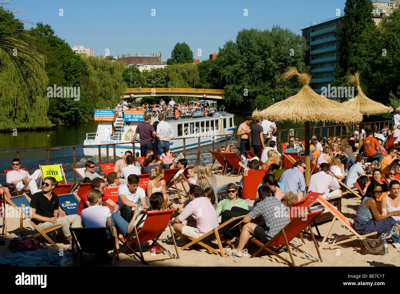 Berlin strand bar -Fotos und -Bildmaterial in hoher Auflösung – Alamy
