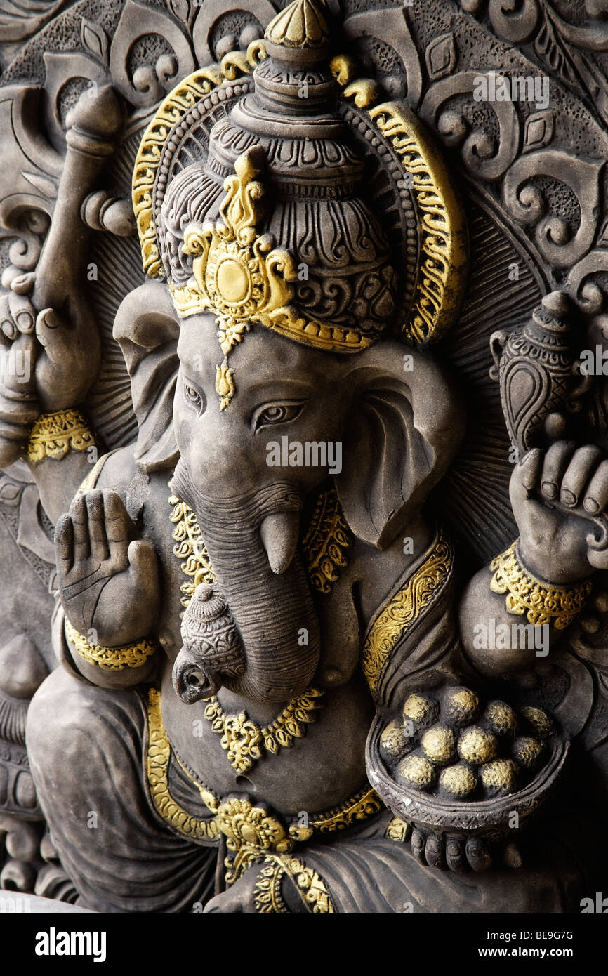 Indische Gott Ganesha mit Golddetails Stockfotografie - Alamy