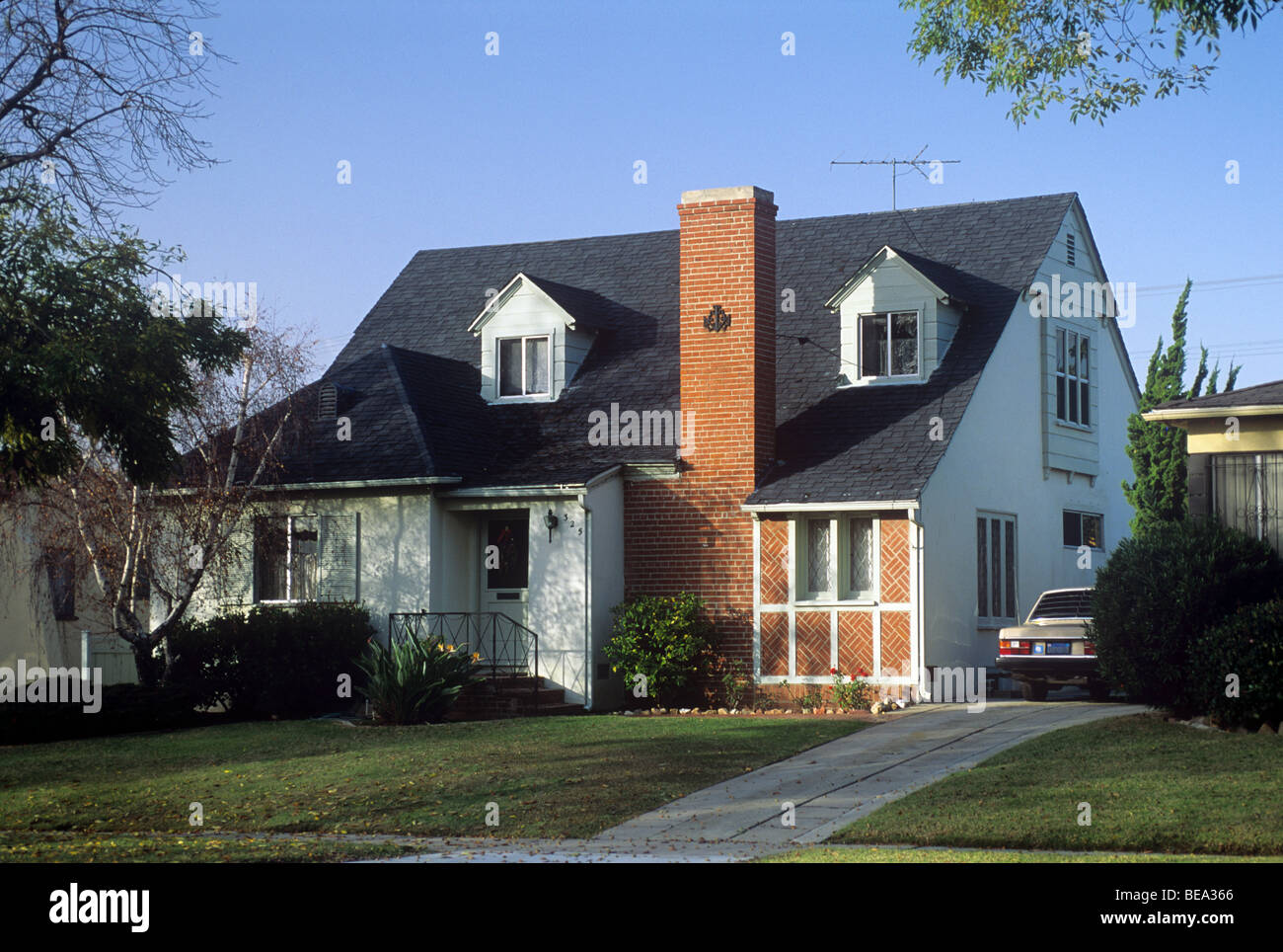 Middle class house -Fotos und -Bildmaterial in hoher Auflösung – Alamy