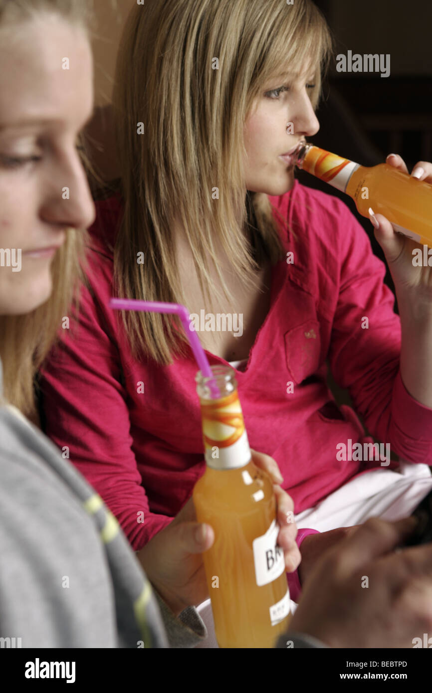 Alcopops alcopop -Fotos und -Bildmaterial in hoher Auflösung – Alamy