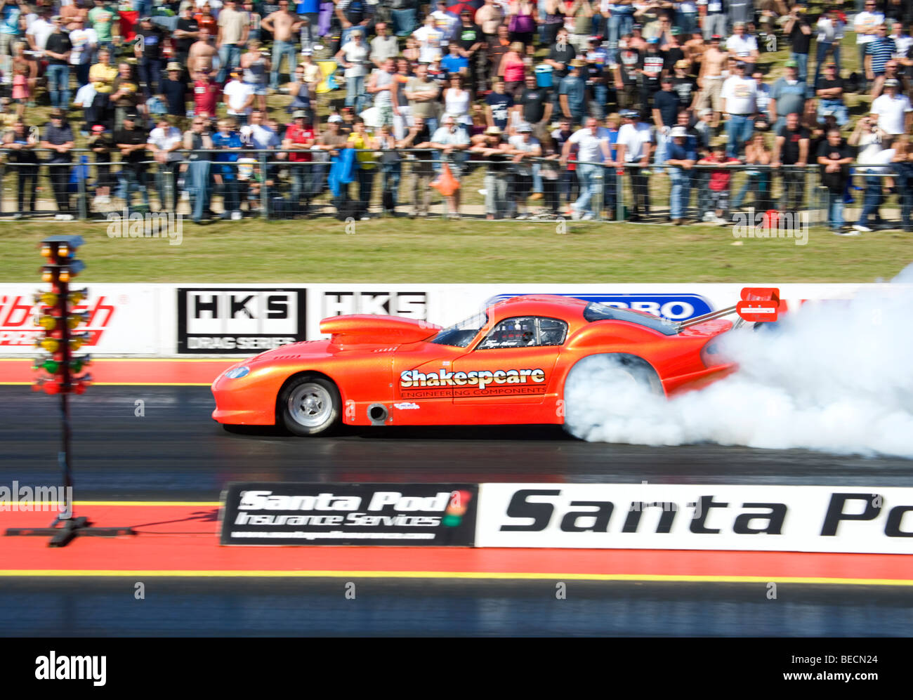 Pro Mod FIA/MSA Dragster angetrieben von Roger Moore bei den FIA ...