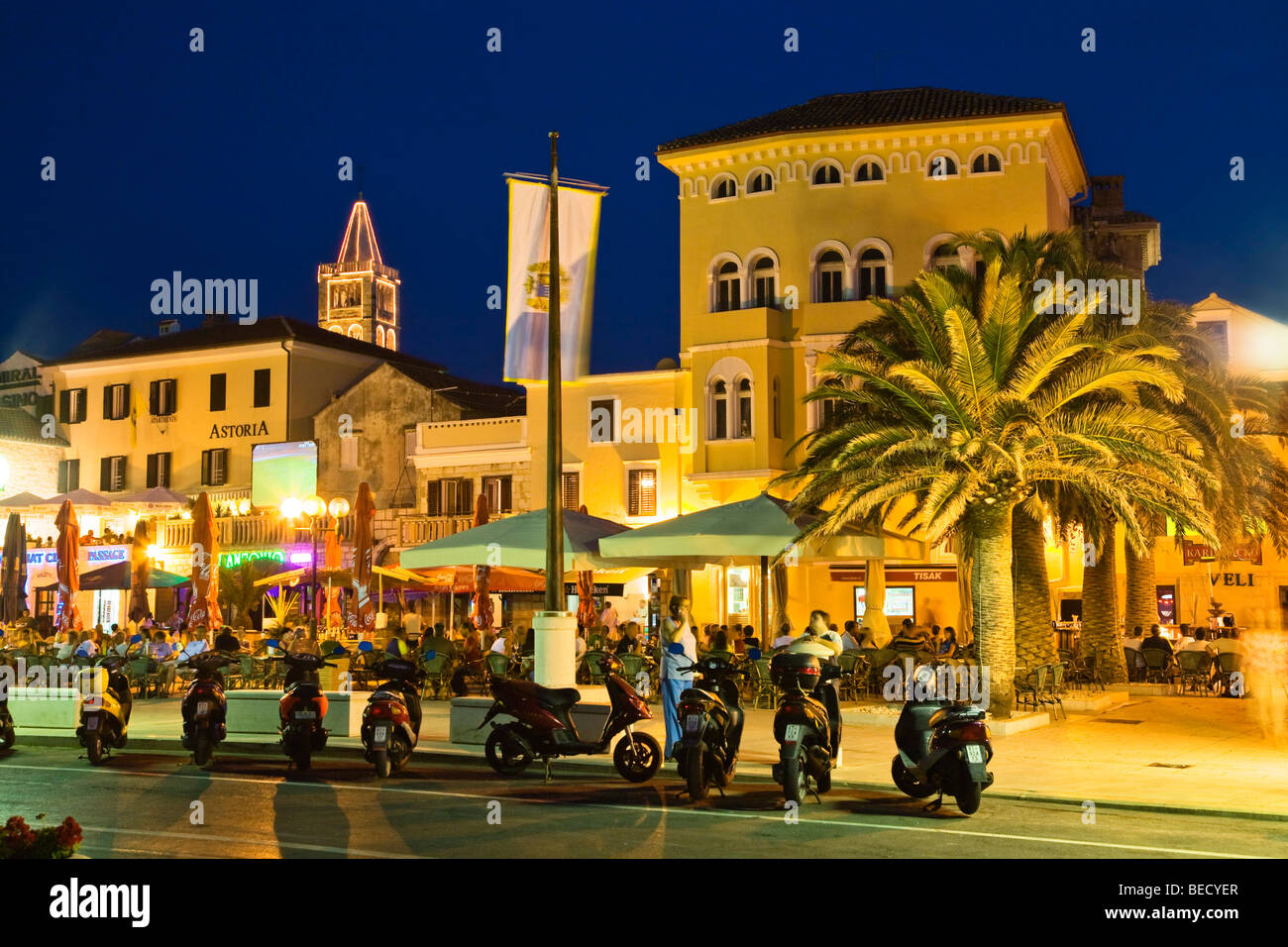 Municipija Arbe Square, Nachtleben, Altstadt von Rab, Insel Rab ...