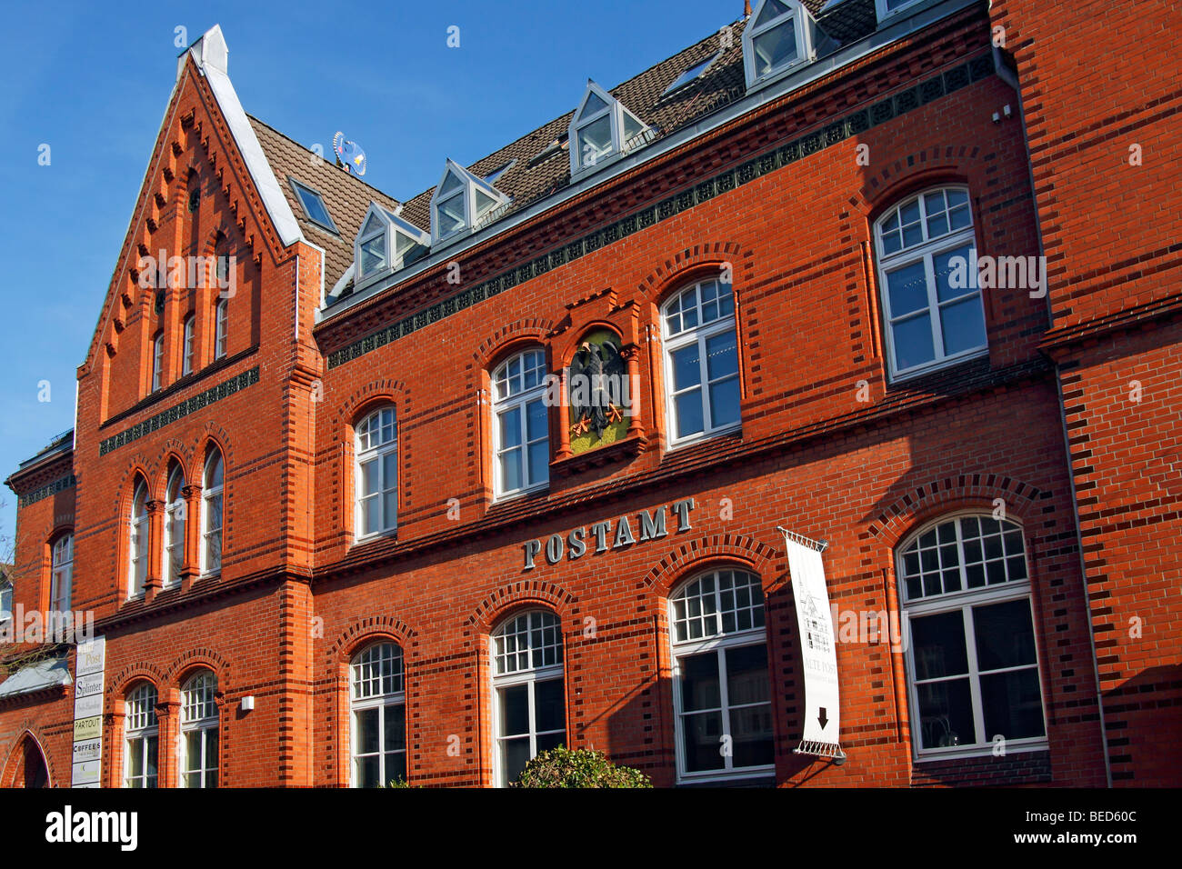 Historisches Postamt mit Adler-Emblem, Altstadt, Ostsee Meer Resort Stadt der Eckernfoerde ...