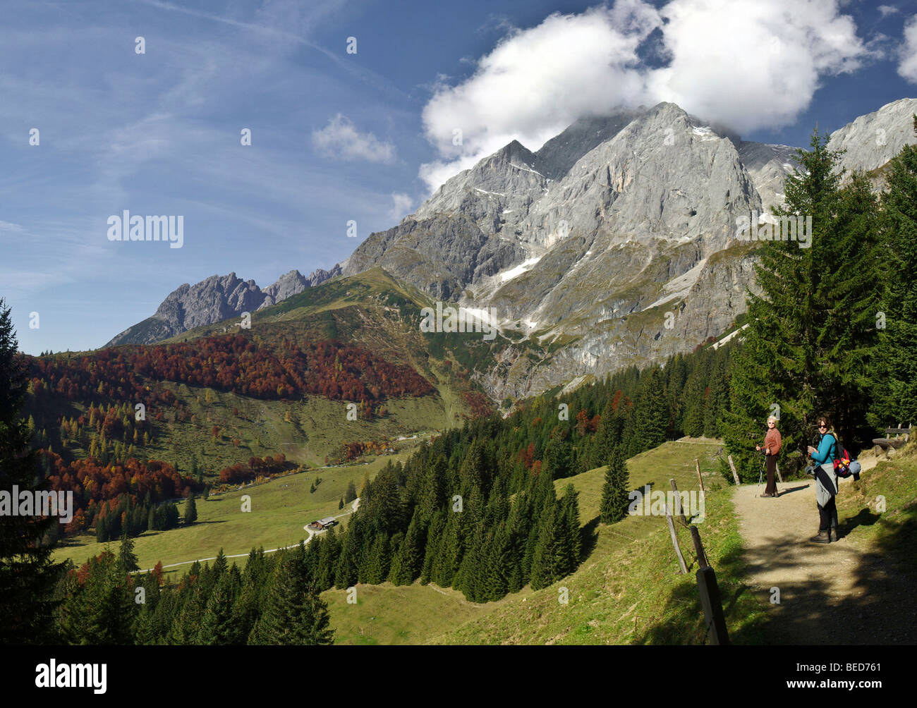 Bergwanderweg alpen Stockfotos und -bilder Kaufen - Alamy