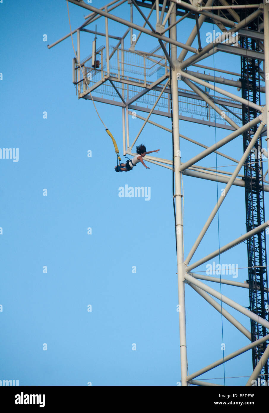 Bungy jumping tower -Fotos und -Bildmaterial in hoher Auflösung – Alamy