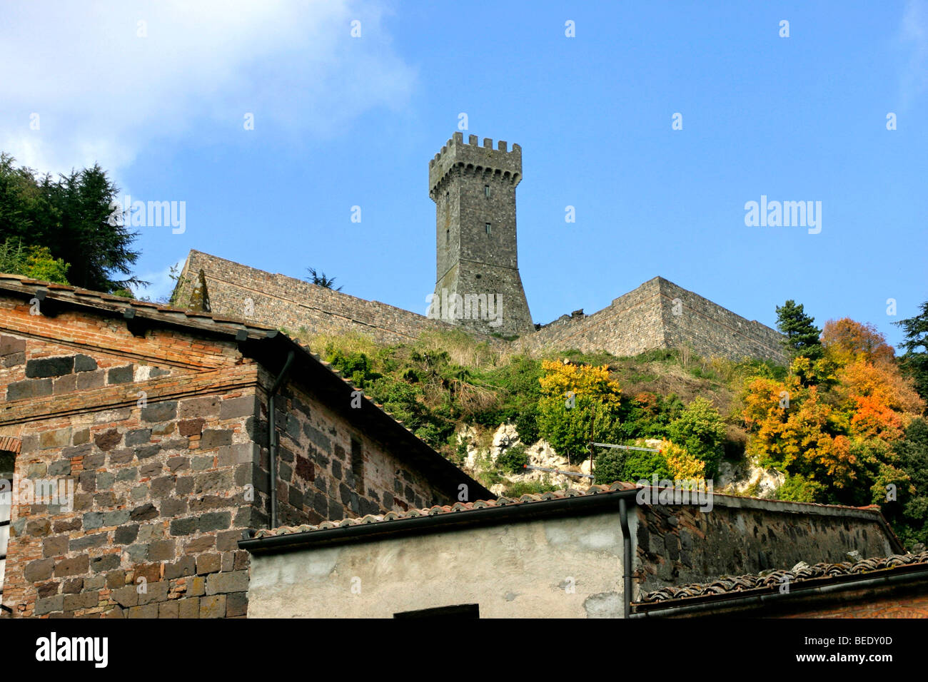 Blick von radicofani auf die festung radicofani -Fotos und ...
