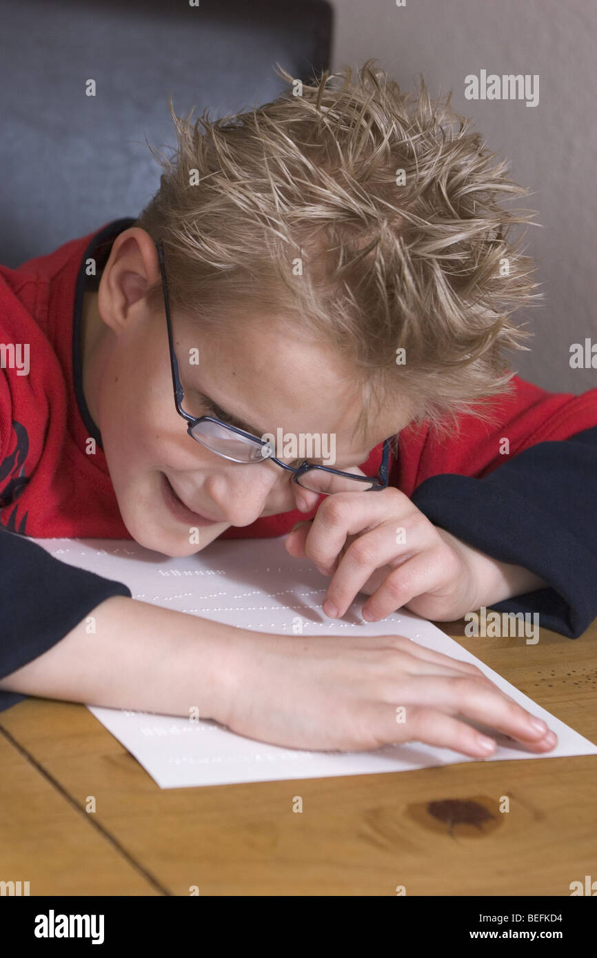 Blind boy -Fotos und -Bildmaterial in hoher Auflösung – Alamy