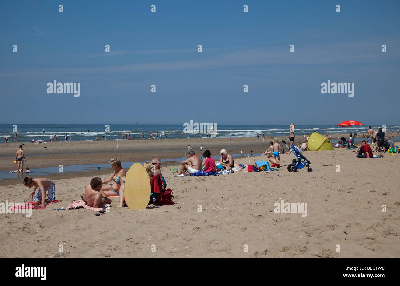 Beach katwijk netherlands south -Fotos und -Bildmaterial in hoher ...