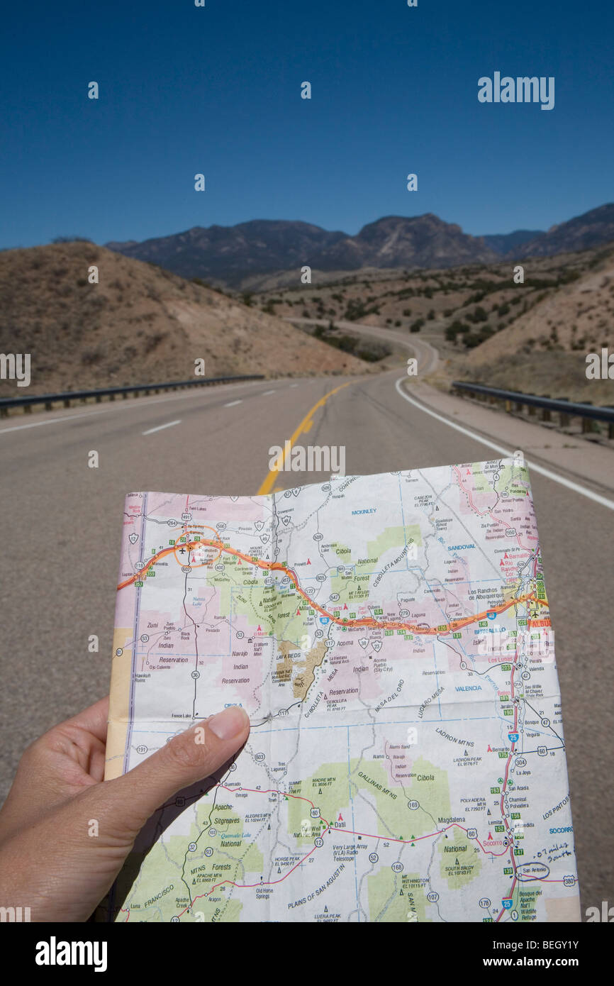 Karte und Highway, New Mexico Stockfotografie - Alamy