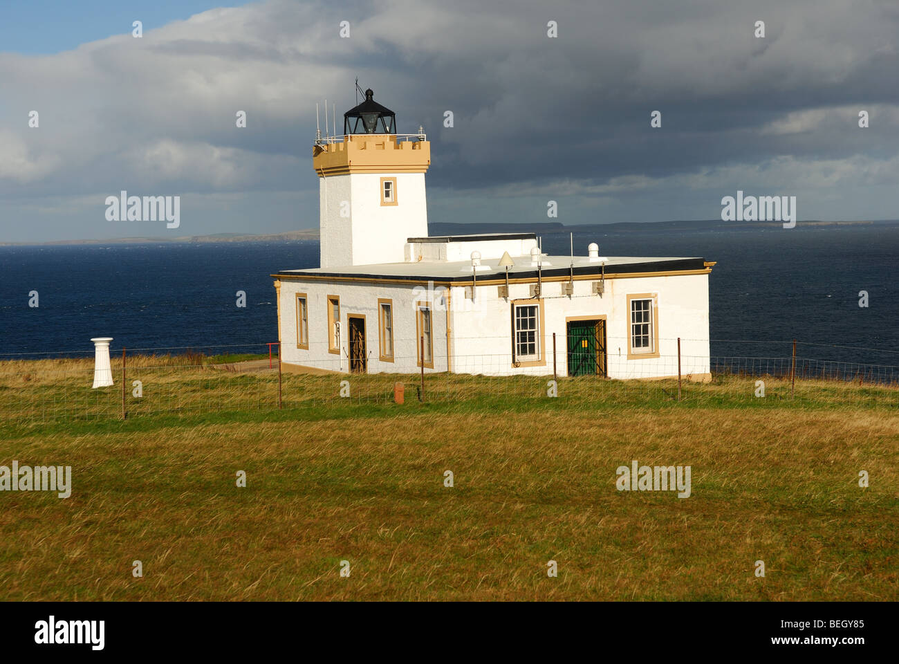 Duncansby head lighthouse -Fotos und -Bildmaterial in hoher Auflösung ...