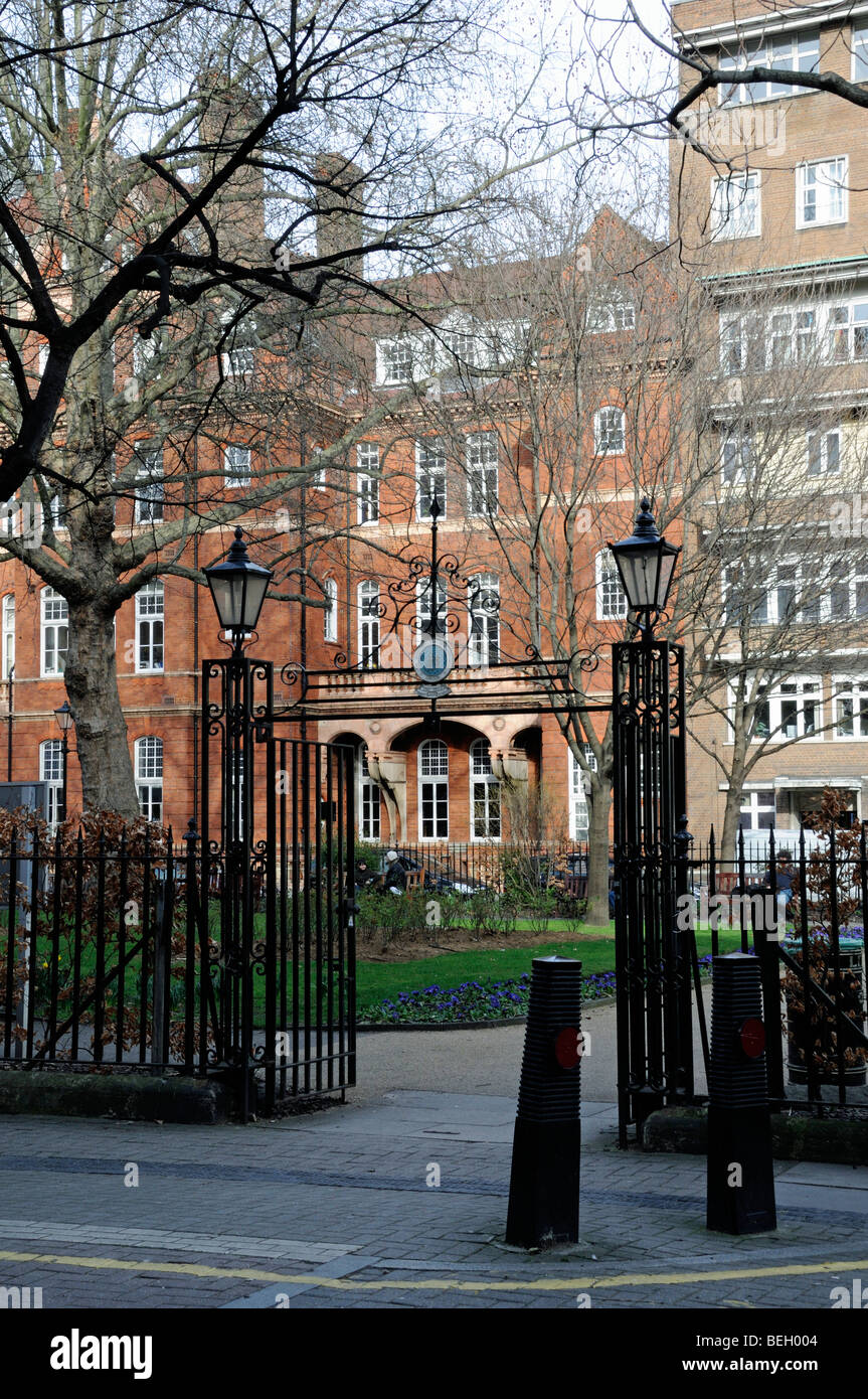 Queen square -Fotos und -Bildmaterial in hoher Auflösung – Alamy