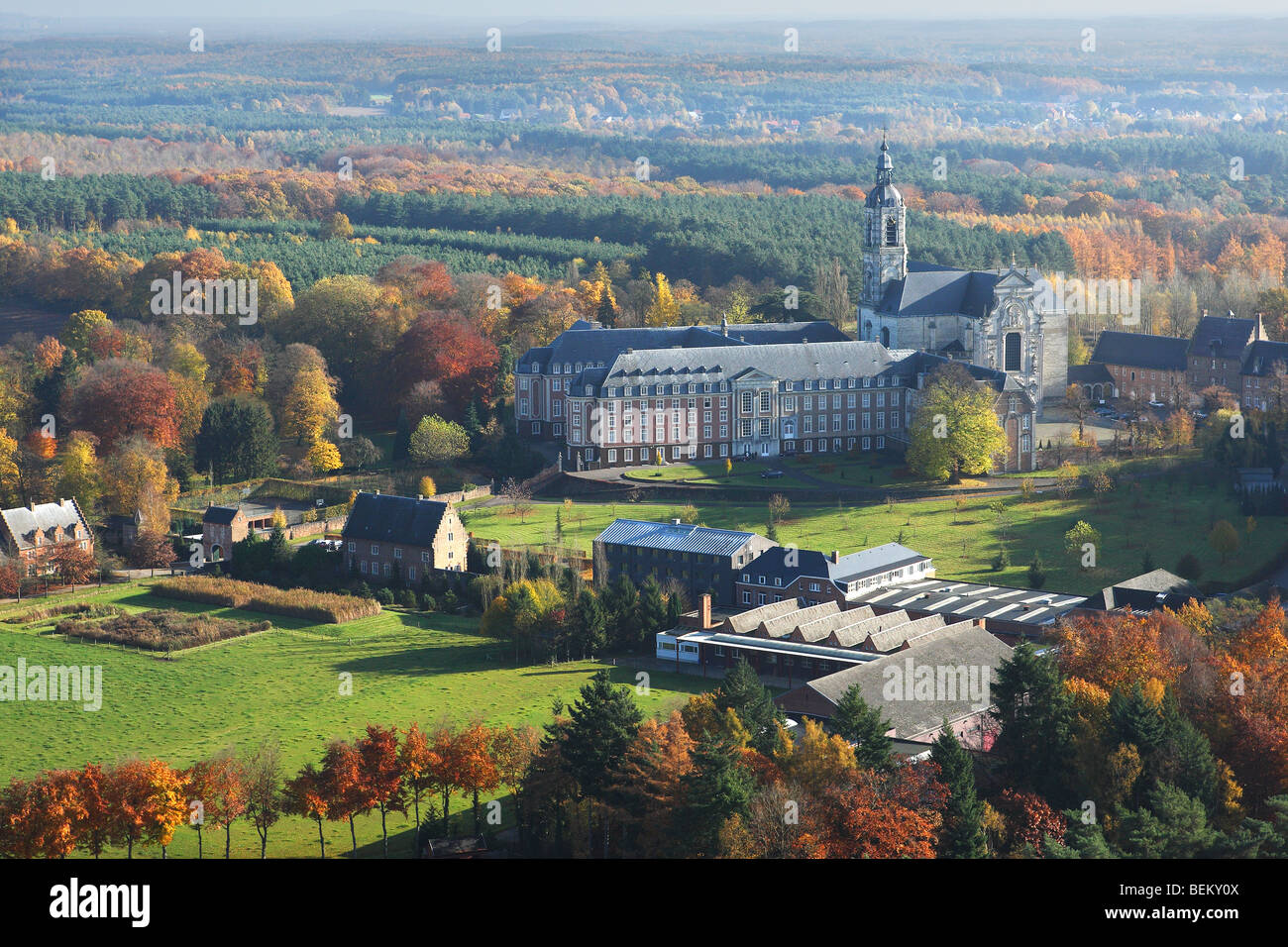 Abtei von averbode herbst -Fotos und -Bildmaterial in hoher Auflösung ...