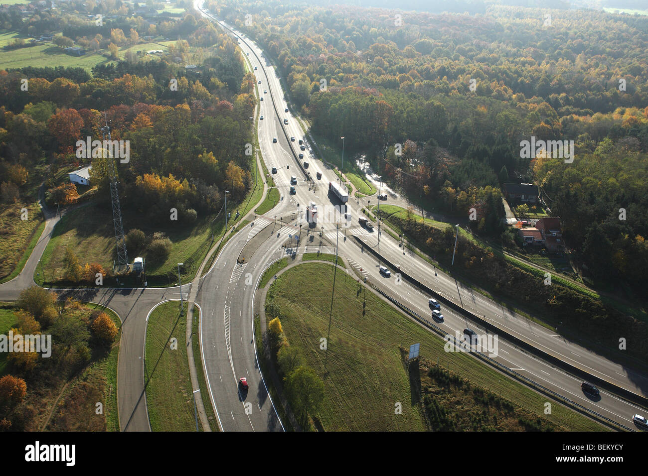 Verkehrskreuzung autobahn aus der luft -Fotos und -Bildmaterial in ...