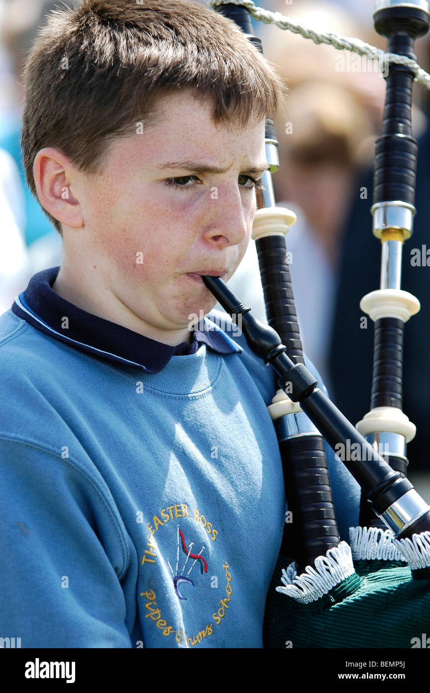 Teen Boy Dudelsack Spielen Stockfotos und -bilder Kaufen - Alamy