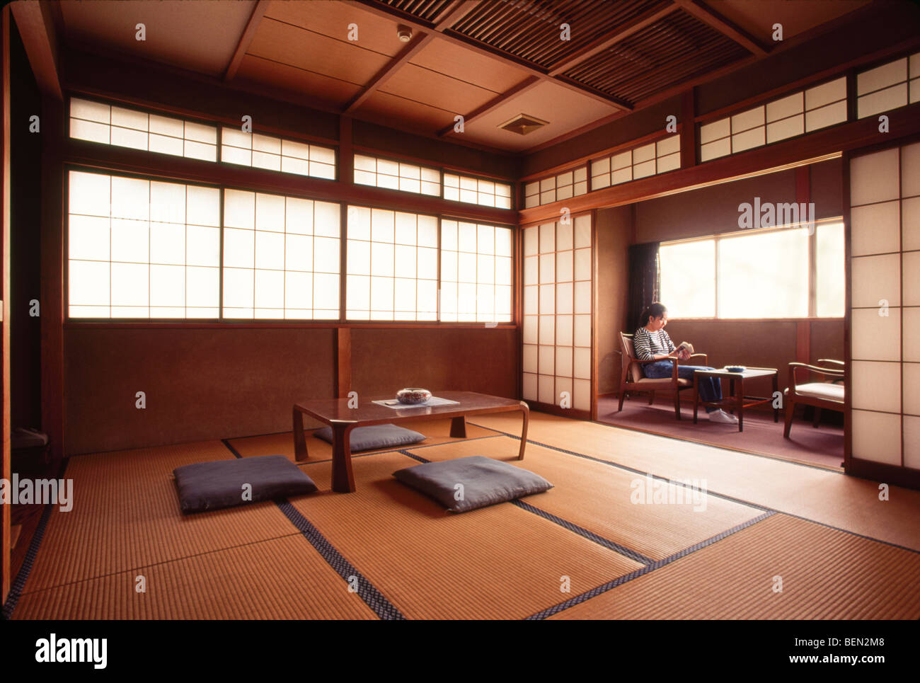 Interieur der Gästezimmer in traditionelles japanisches Gasthaus ...